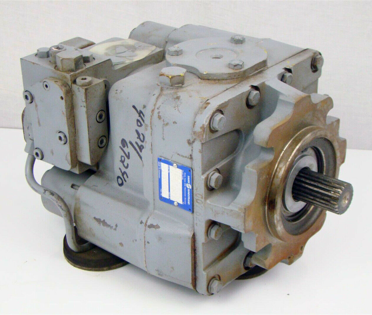 Sauer Sundstrand 36 Axial Hyd. Motor, 3 1/8"L x 1.73"D Shaft, 90L100MB1BC60S3 | eBay