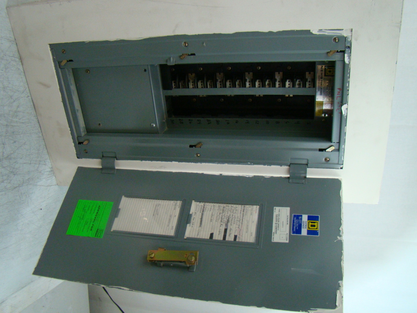 Square D 277/480V 125 Amp NEHB Panelboard NEHB-30435-1 | eBay