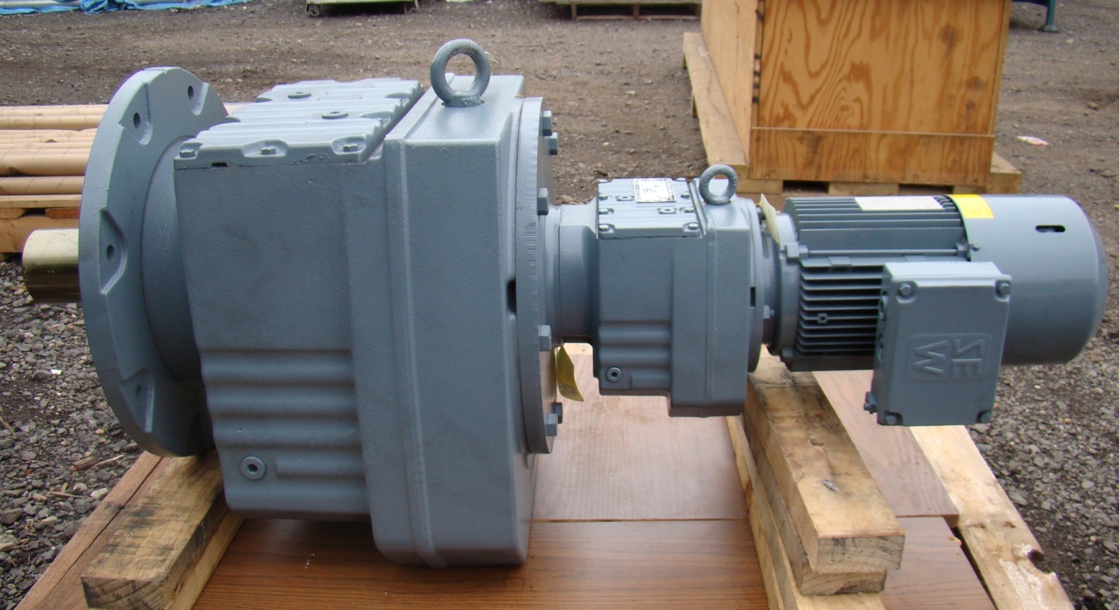 Sew-Eurodrive, 490:1 Gear Motor 2.2KW 240/480v RF137 R77 DV100H4 | eBay