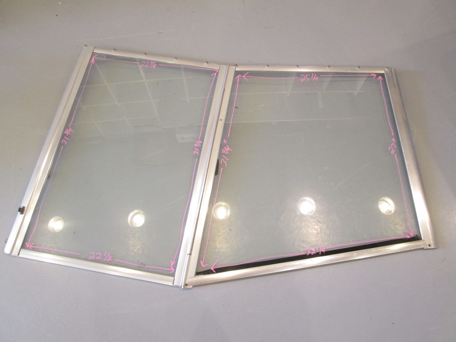 Bayliner Capri 20 21 ft 1989 Port & Center Walk Through Windshield ...