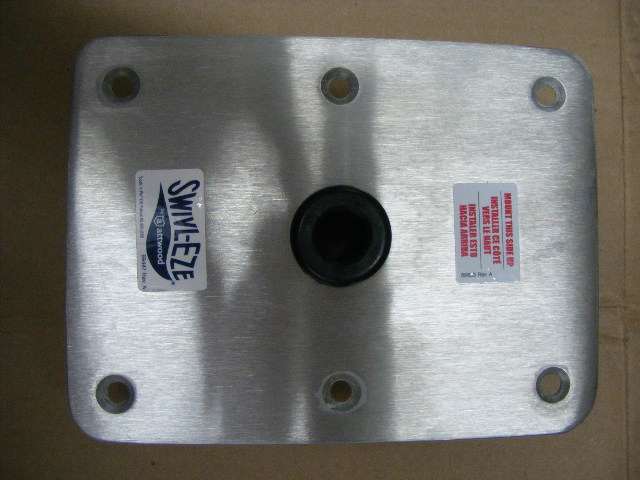 Attwood Swivl-Eze Lock-Pin Base Plate 6x 8 S.Steel/Nylon Bush 66839 Non ...